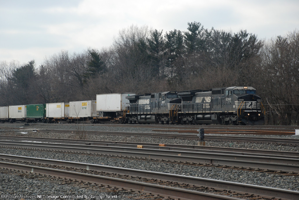 NS 8392 takes an intermodel east.